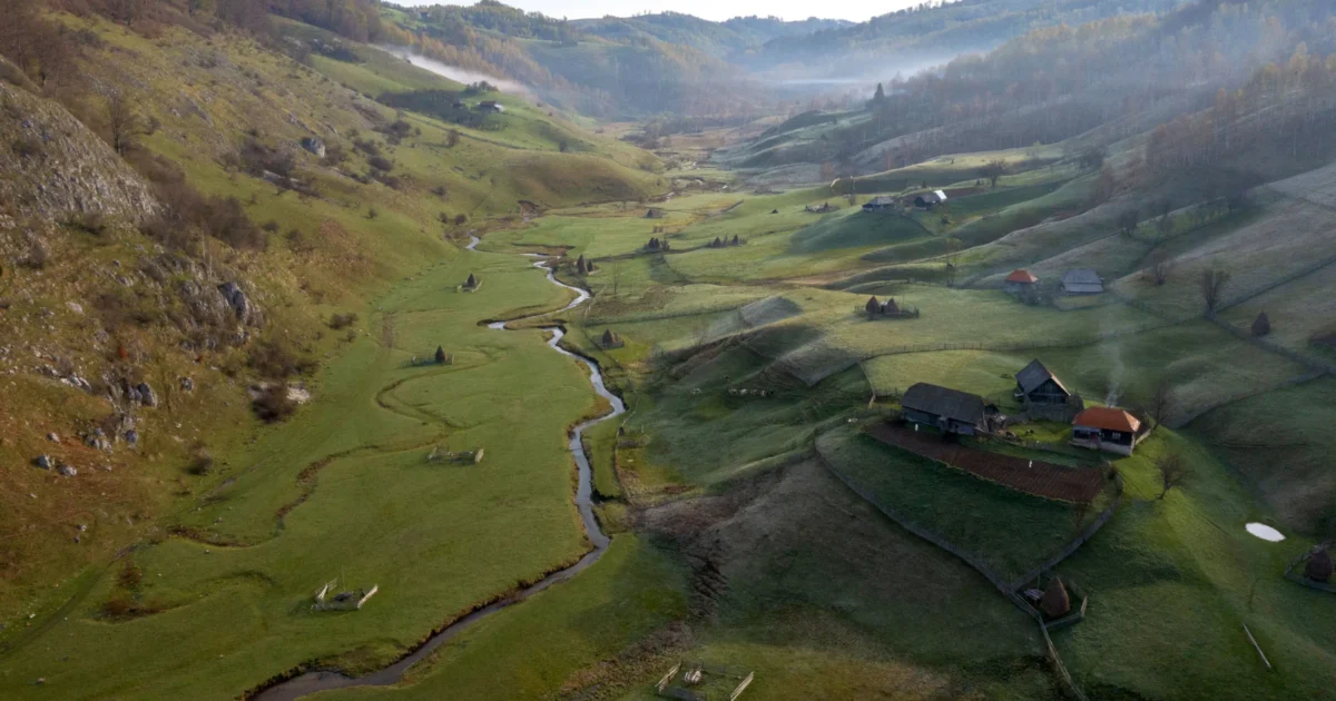 A village in the heart of the Godeanu Mountains has regained its life ...